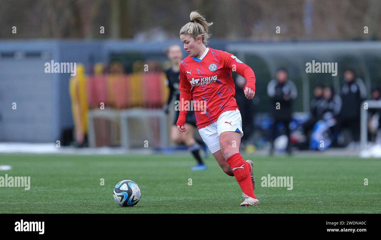 Hamburg, Deutschland. 21st Jan, 2024. v.li.: Sarah Begunk (Holstein ...