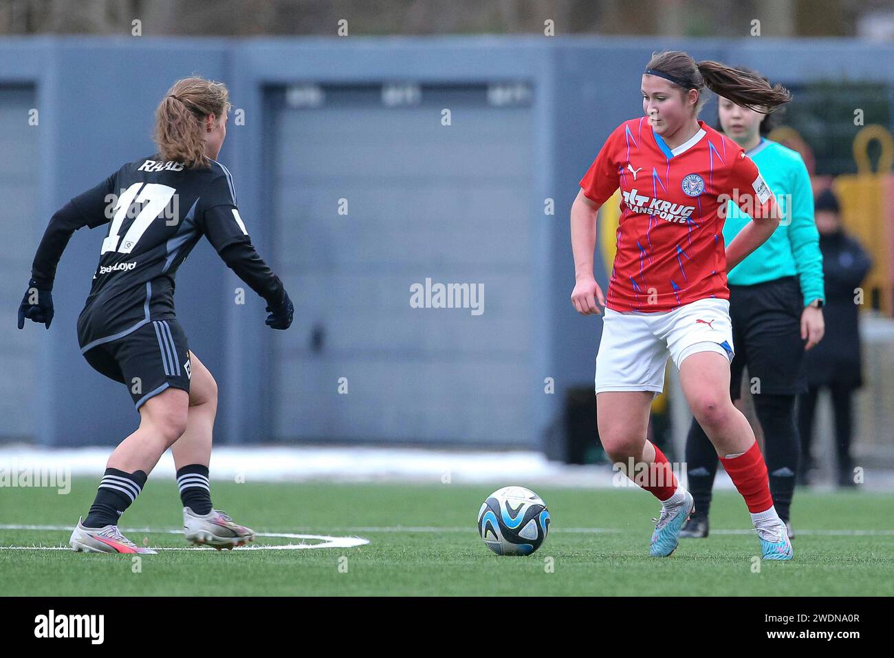 Hamburg, Deutschland. 21st Jan, 2024. v.li.: Lotte Raab (Hamburger SV ...