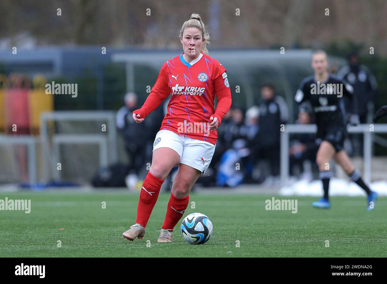 Hamburg, Deutschland. 21st Jan, 2024. v.li.: Sarah Begunk (Holstein ...