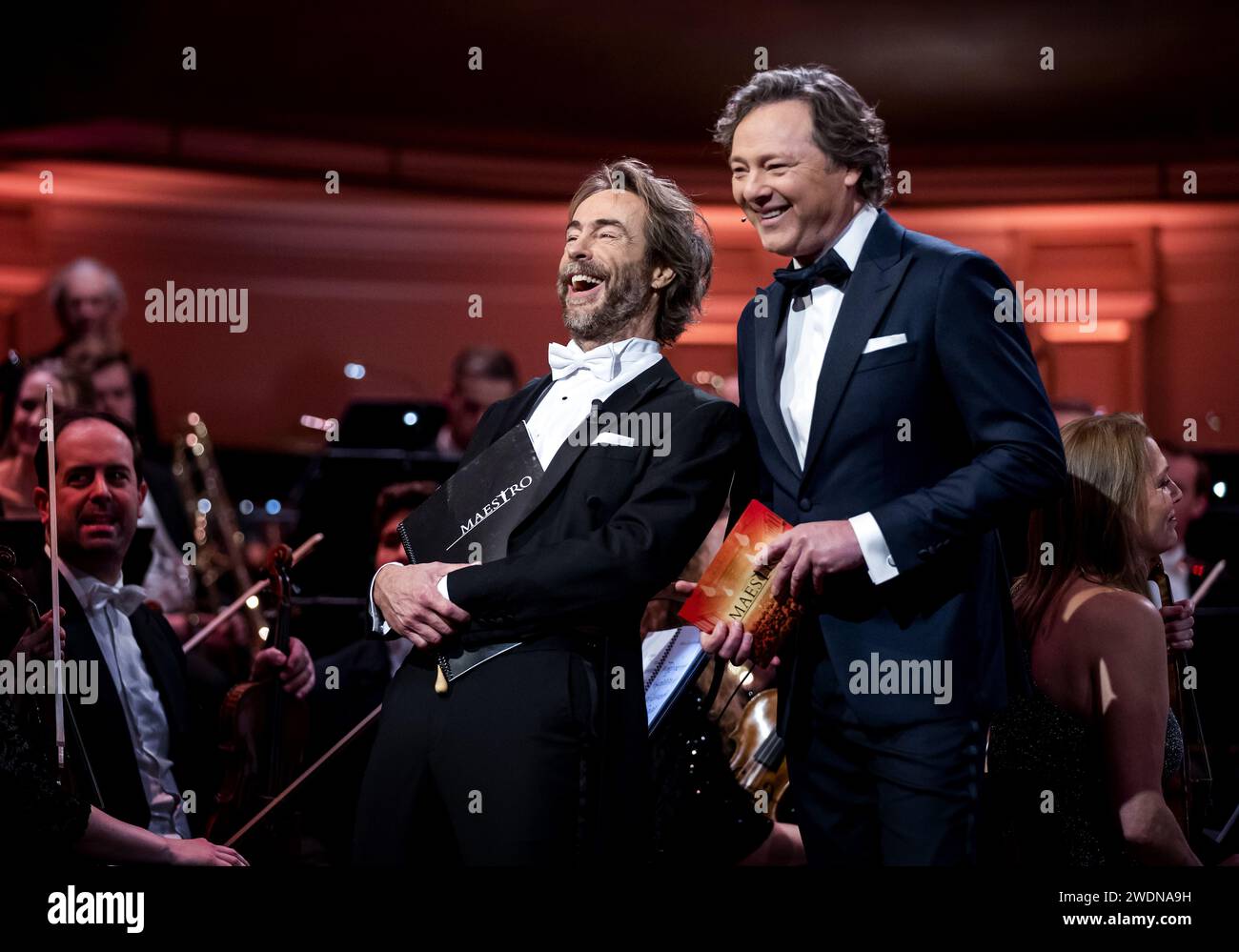 HAARLEM - Chris Zeegers and presenter Frits Sissing during the final of ...