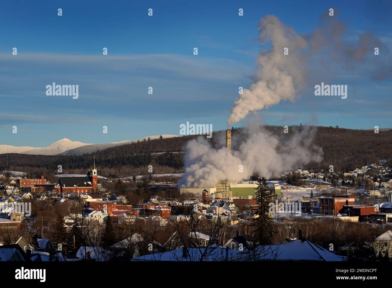 Steam billows from the Burgess Biopower mill in Berlin, N.H., Sunday ...