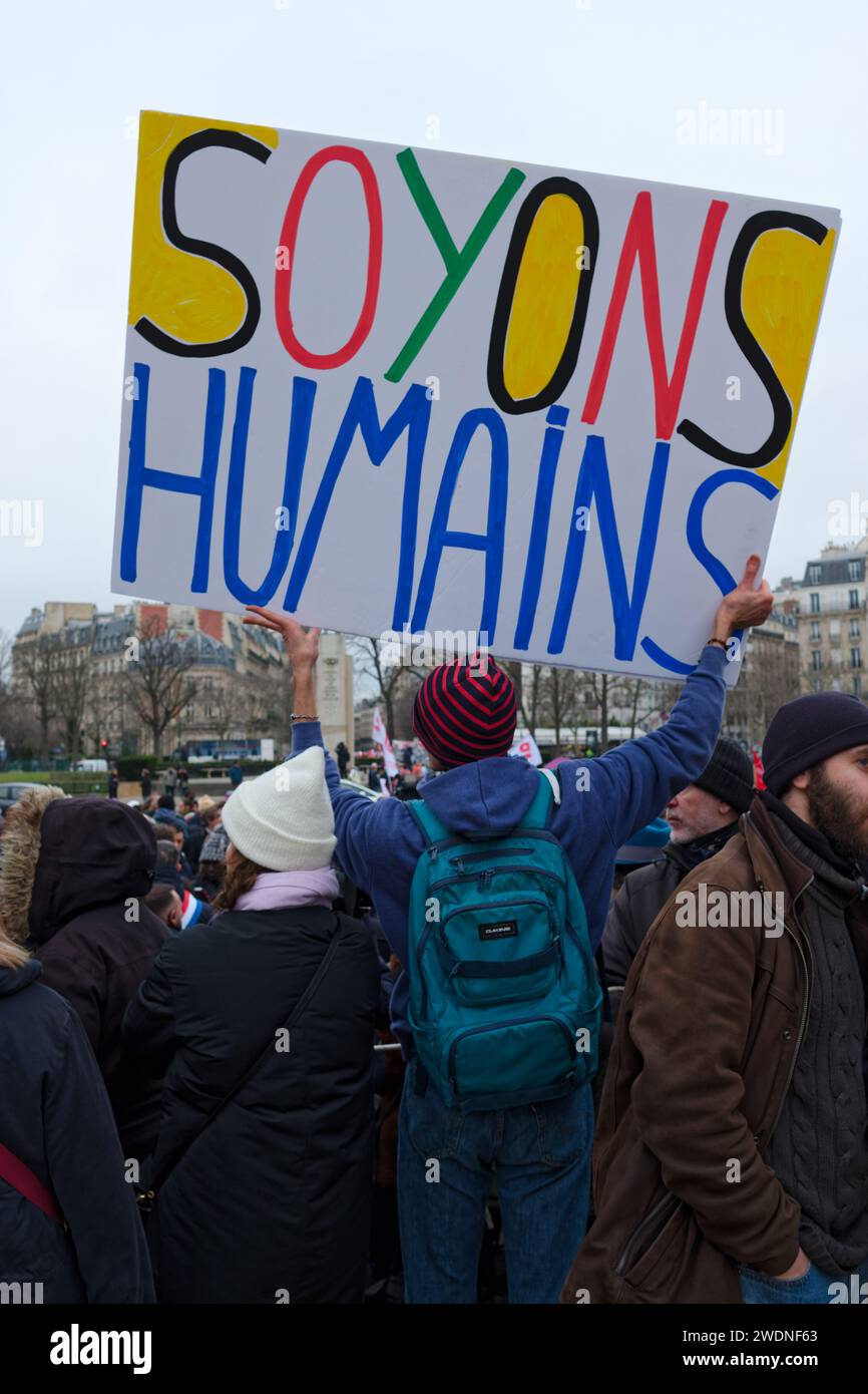 La Gauche Et Les Syndicats Unis Contre La Loi Immigration Dite Loi
