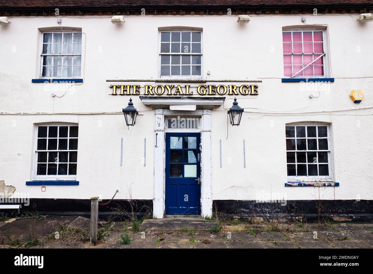 Disused pub hi-res stock photography and images - Alamy