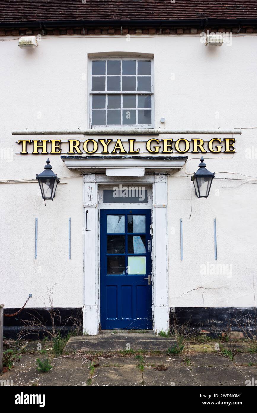 The Royal George Disused Pub in Stagsden, Bedfordshire Stock Photo - Alamy