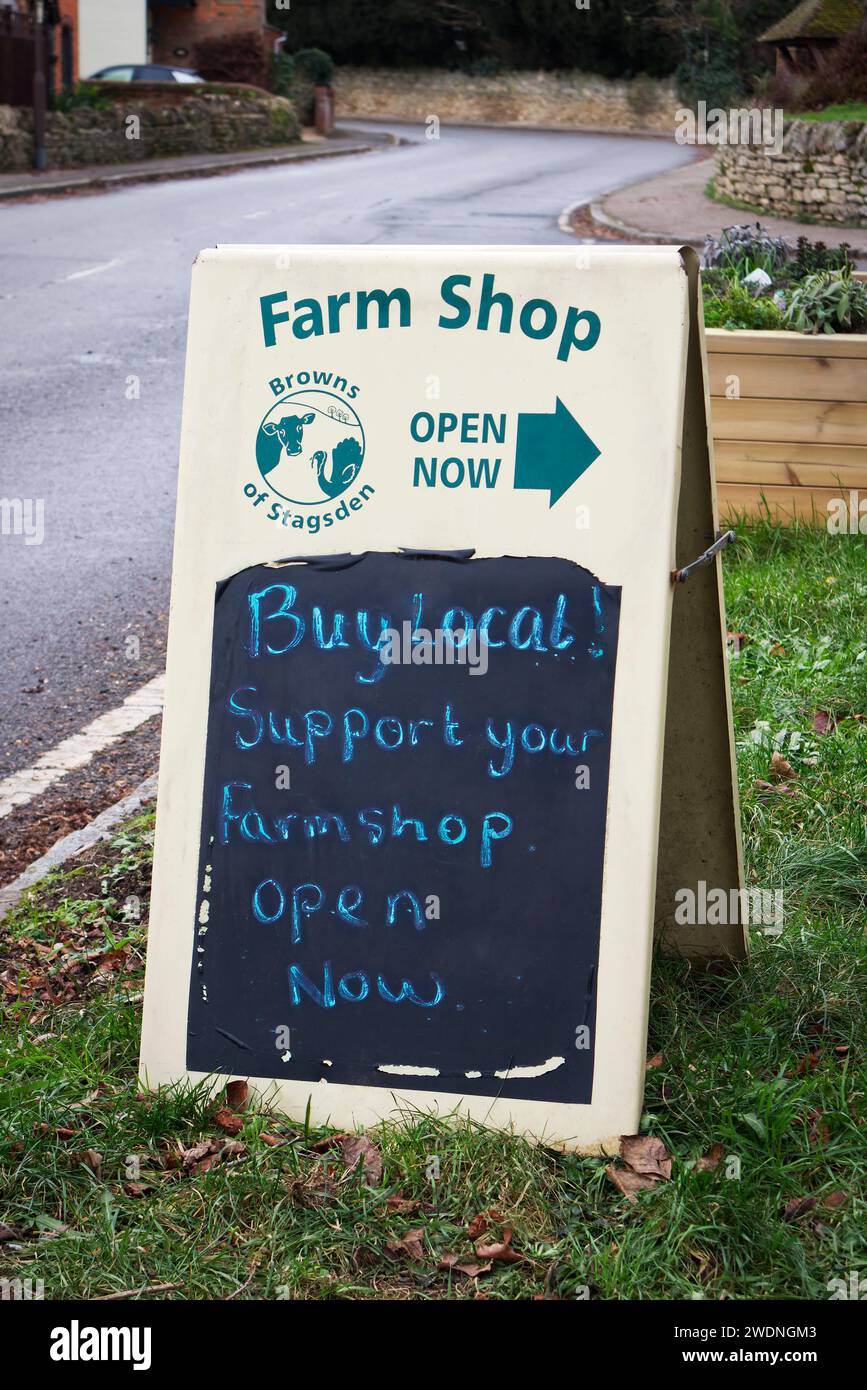 Farm Shop Sign in Stagsden, Bedfordshire Stock Photo - Alamy