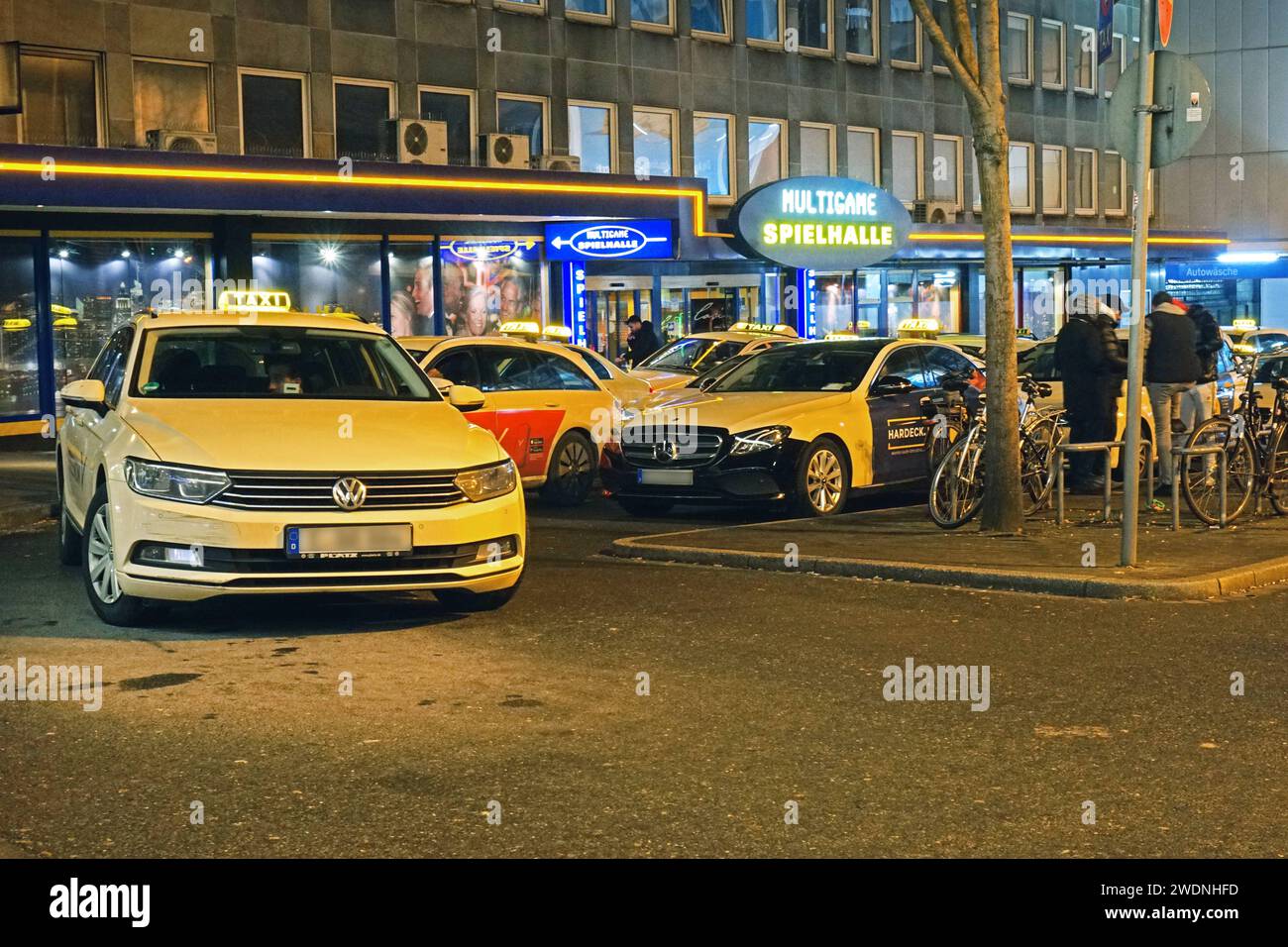 Straßenszenen zur späten Stunde Impressionen zur späten Stunde am ...