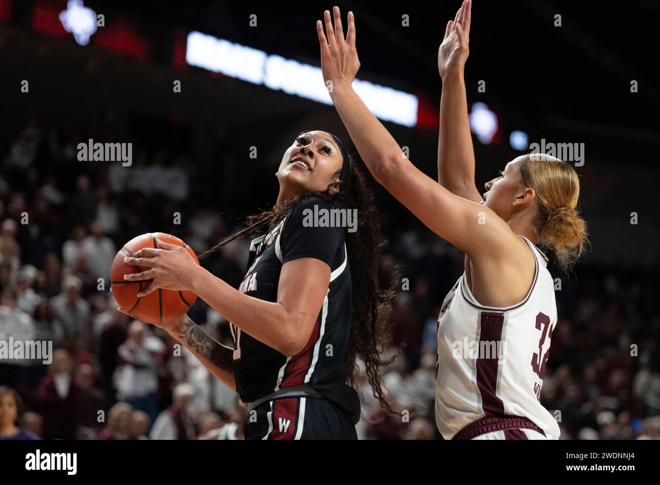 South Carolina center Kamilla Cardoso, left, looks to shoot past Texas ...