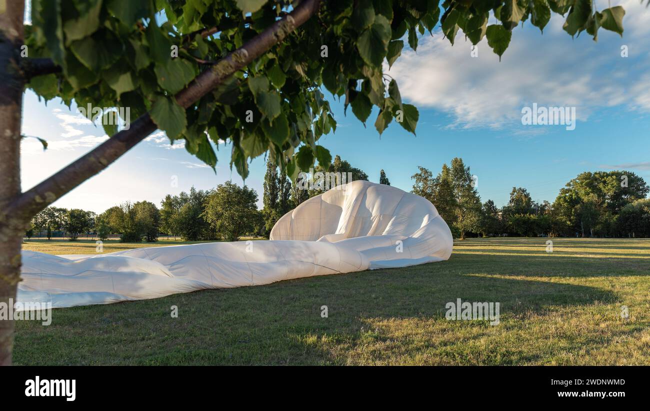 Large air balloon hi-res stock photography and images - Alamy