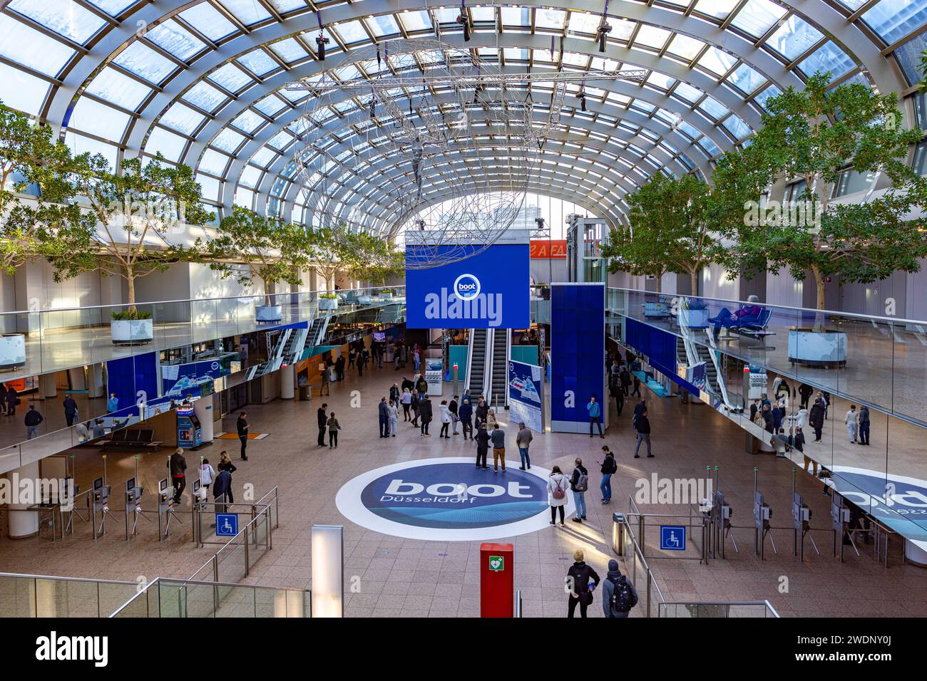 Videowalls hi-res stock photography and images - Alamy