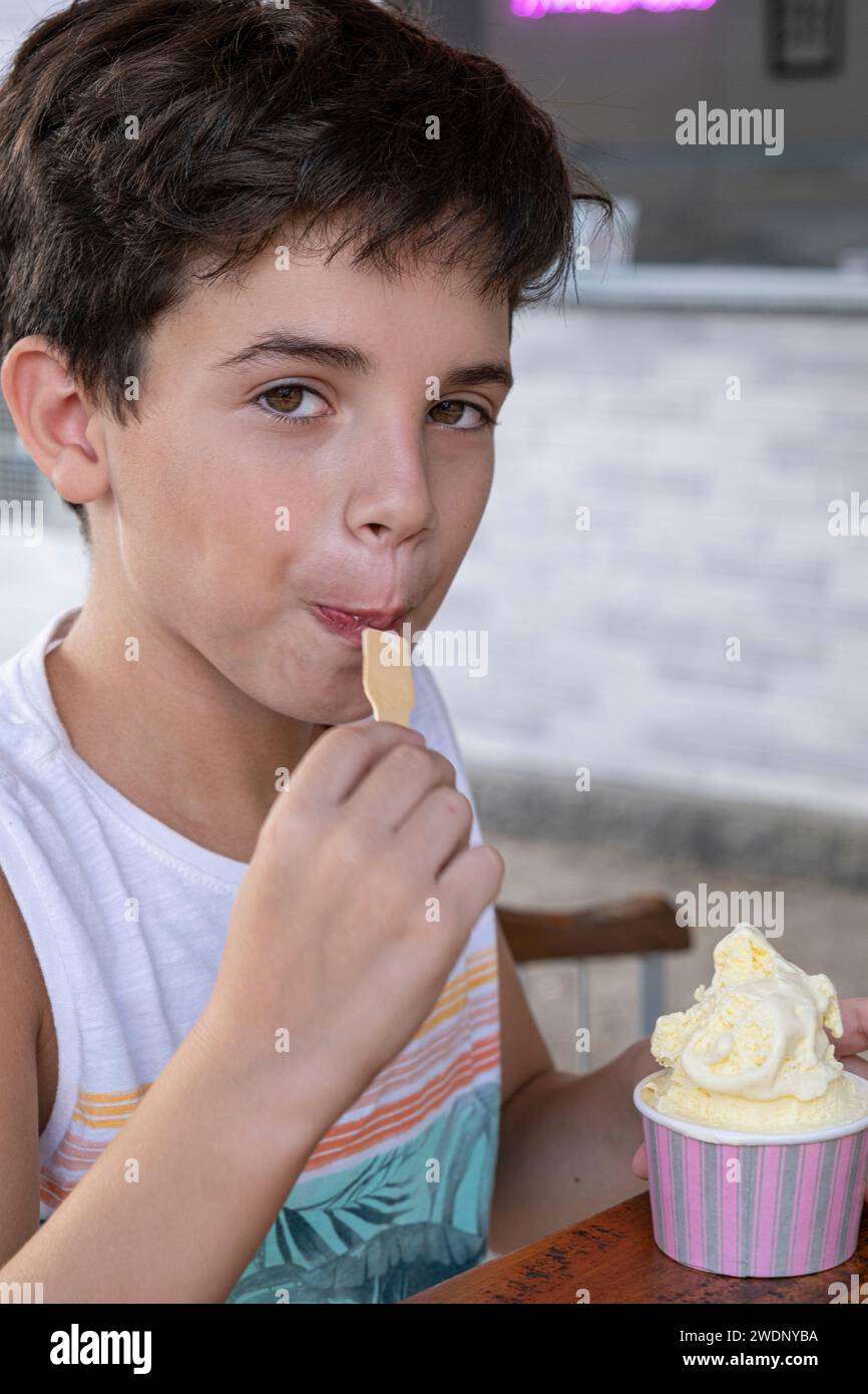 Child eating ice cream hi-res stock photography and images - Alamy