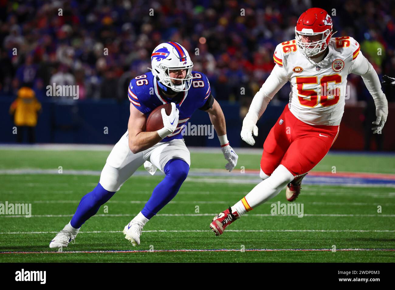 Buffalo Bills tight end Dalton Kincaid (86) carries the ball against ...