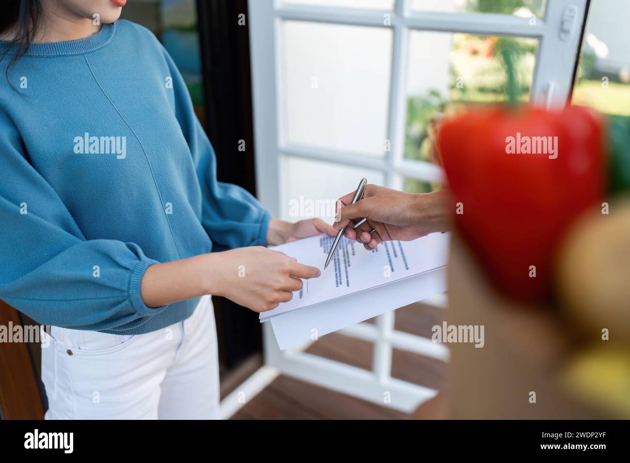 Kitchen food handling sign hi-res stock photography and images - Alamy