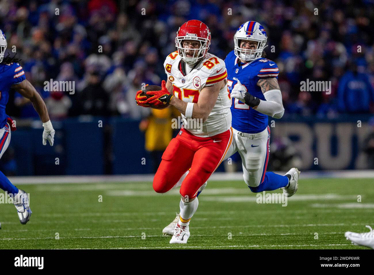 Kansas City Chiefs tight end Travis Kelce (87) runs after a catch ...