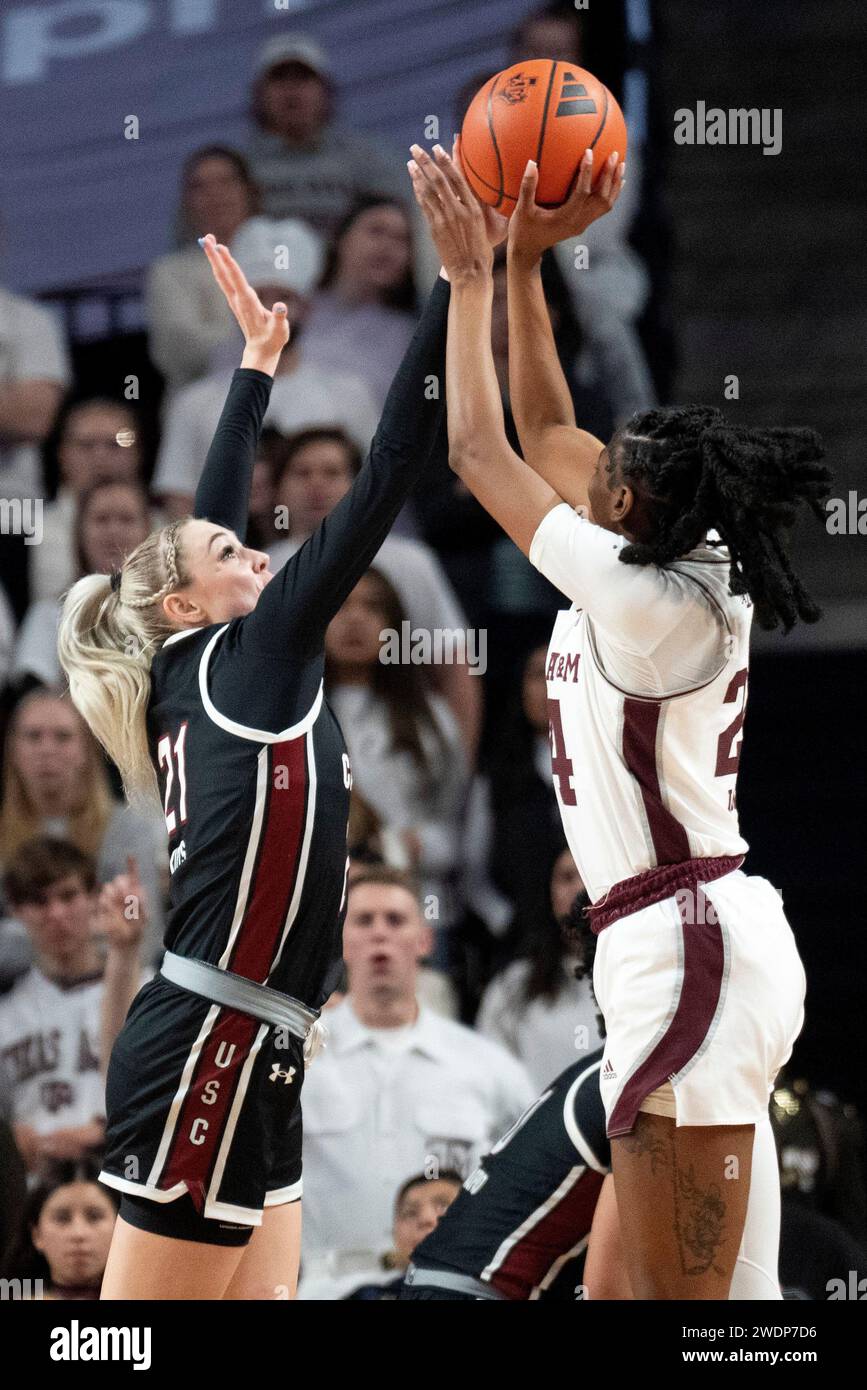 South Carolina forward Chloe Kitts (21) contests a shot by Texas A&M ...