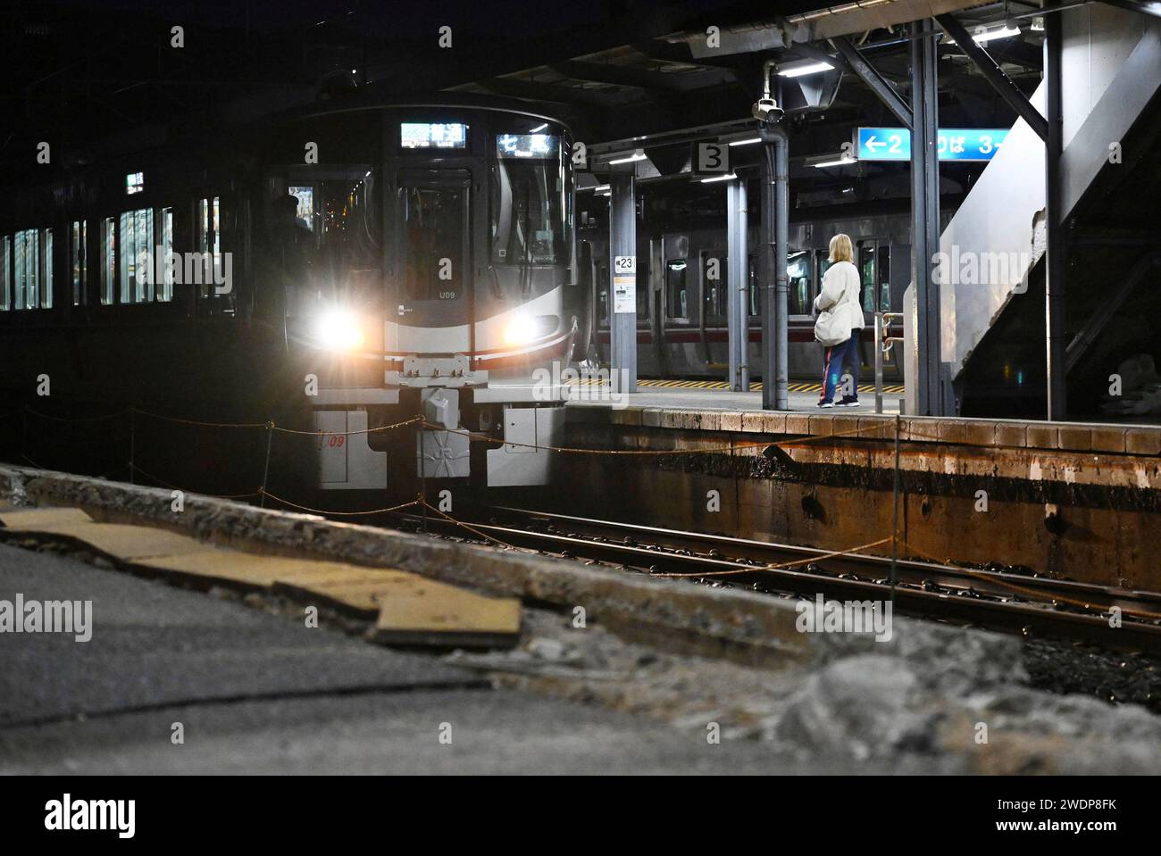JR Nanao Line train, which has resumed operations between Nanao Station ...