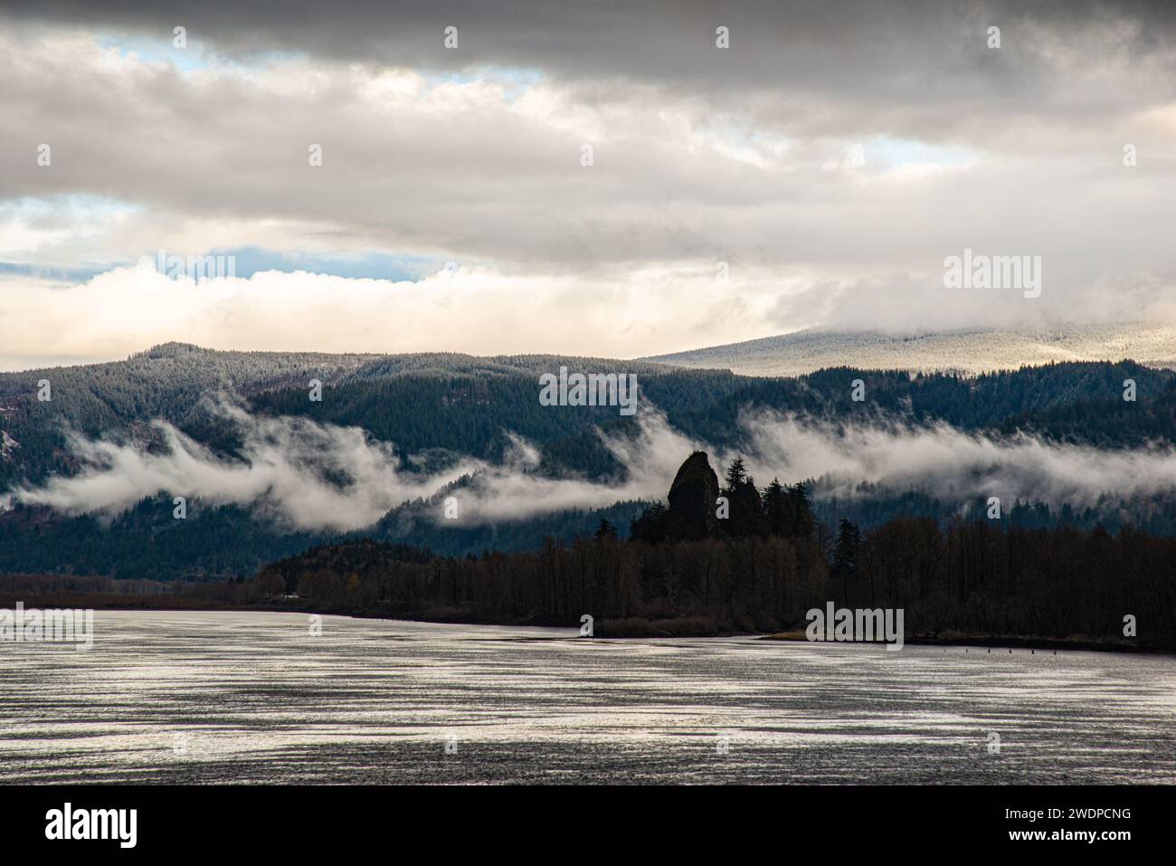 Low lying clouds along the Columbia River, Oregon Stock Photo - Alamy