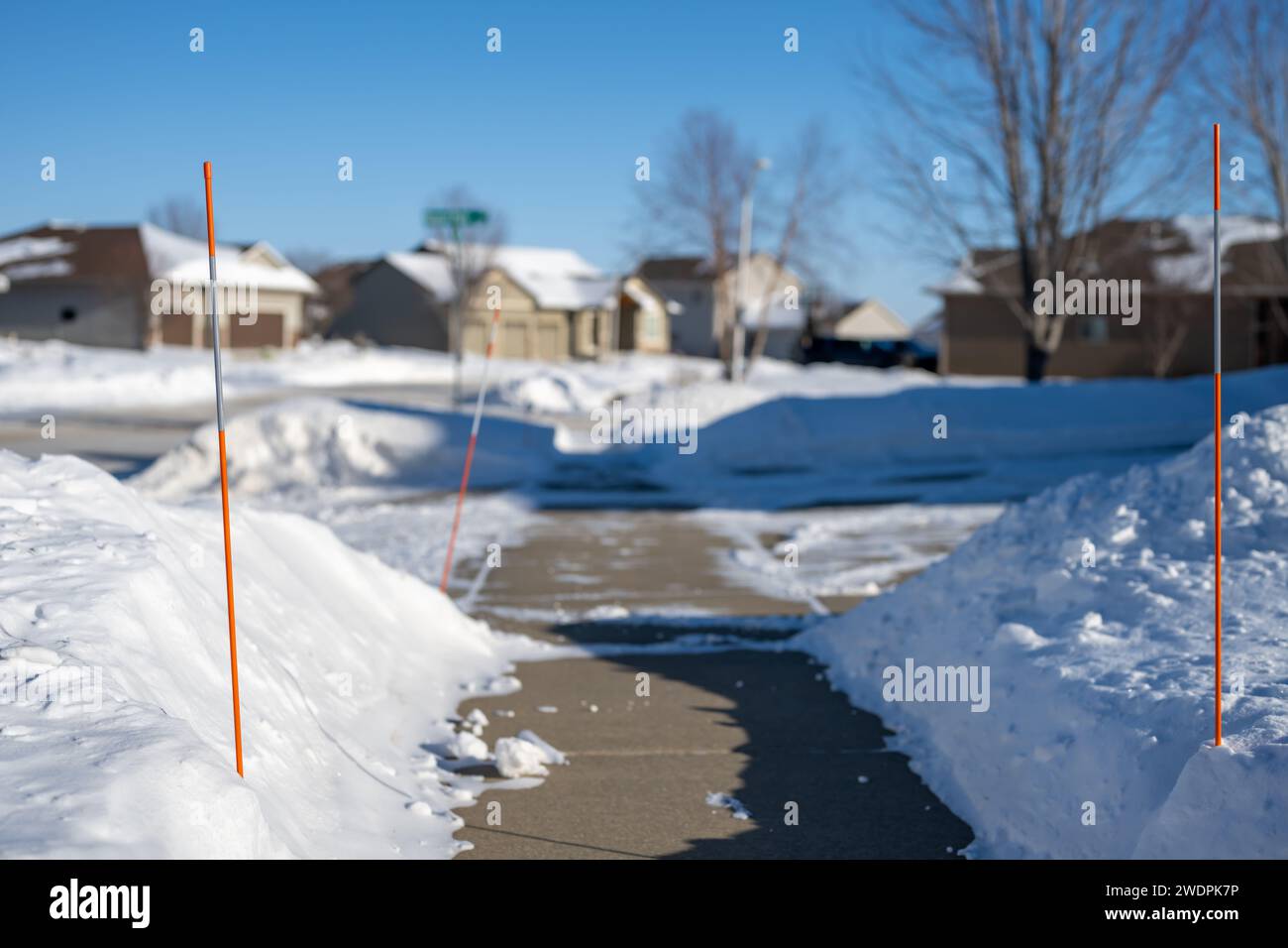 Sidewalk with edge markers used for snow blowing guides Stock Photo - Alamy