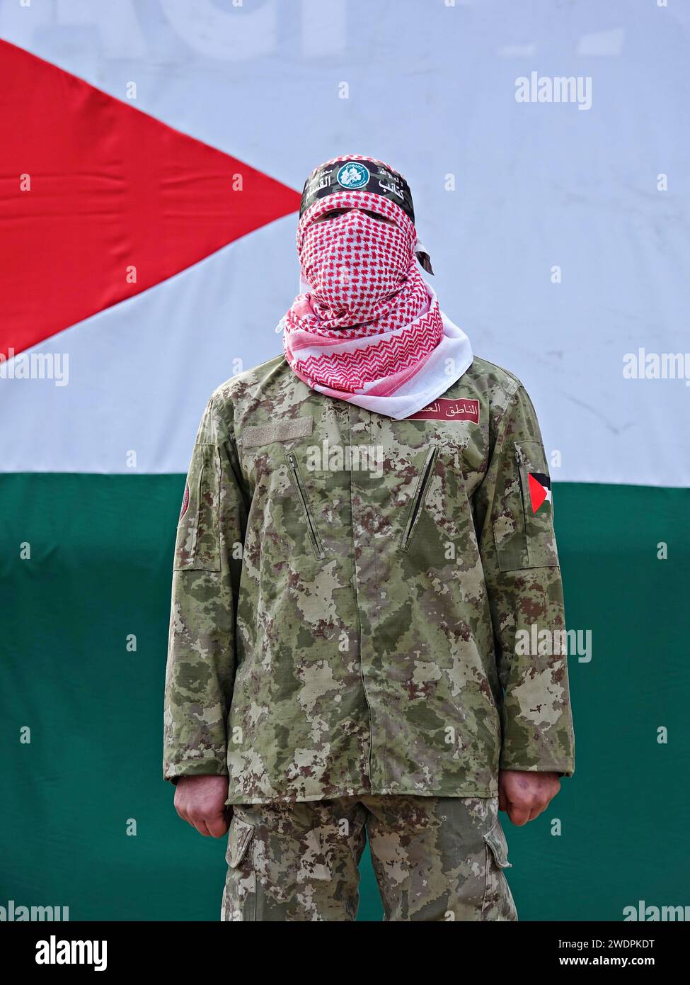 Man wearing palestinian flag hi-res stock photography and images - Alamy