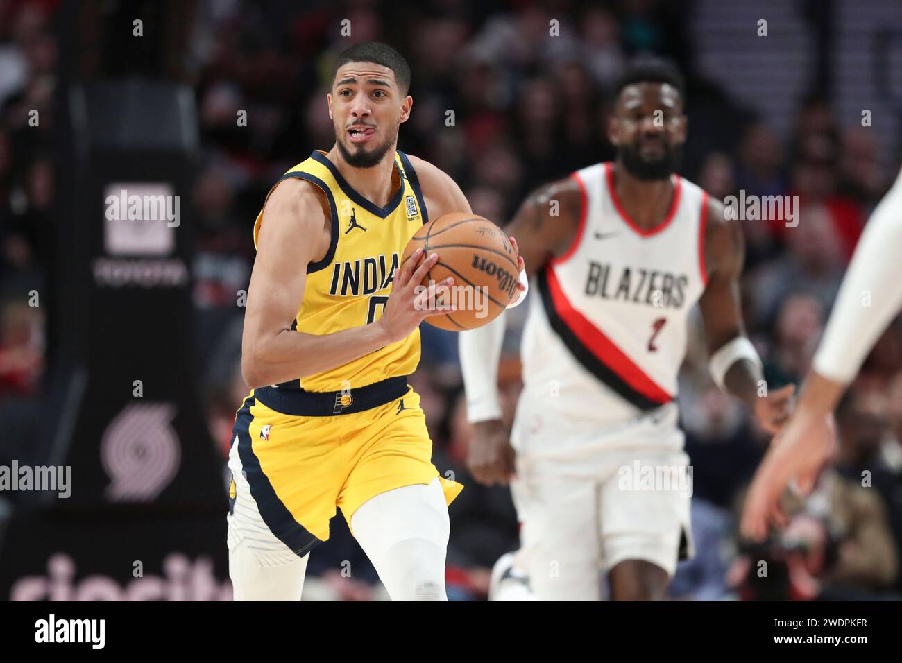 Indiana Pacers guard Tyrese Haliburton (0) looks to pass during the ...