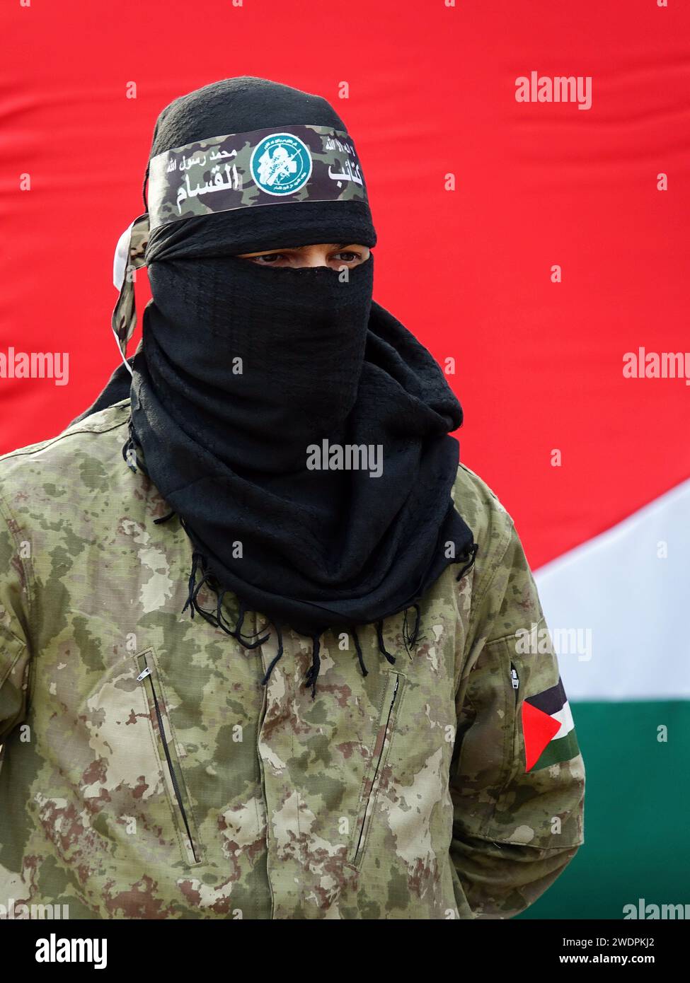 Man wearing palestinian flag hi-res stock photography and images - Alamy