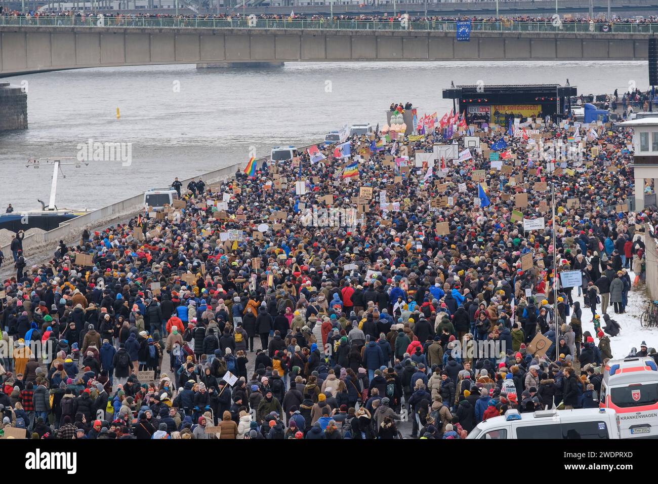 Around 70,000 people gathered at the Deuter Werft shipyard in Cologne ...