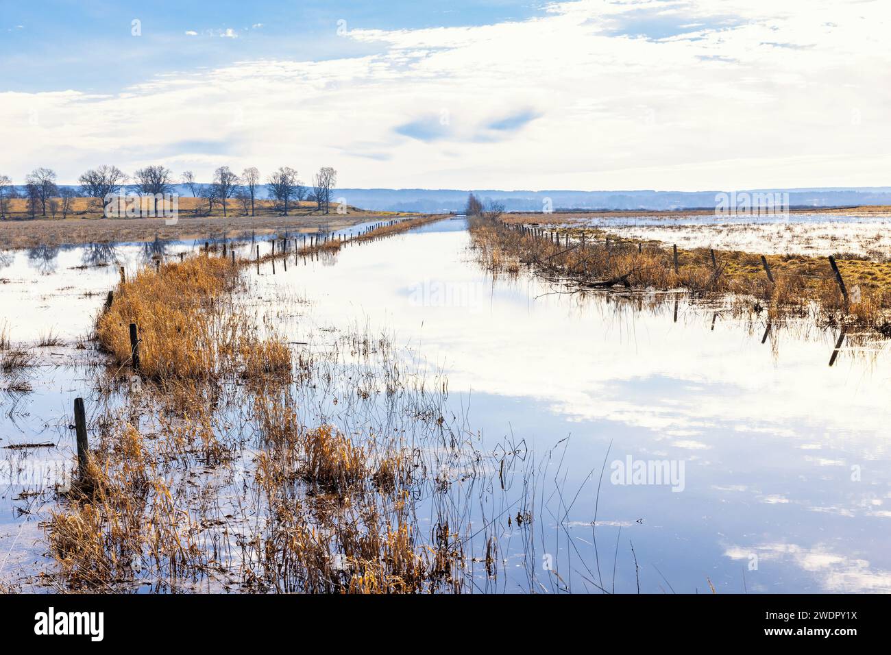 Canal fence hi-res stock photography and images - Alamy