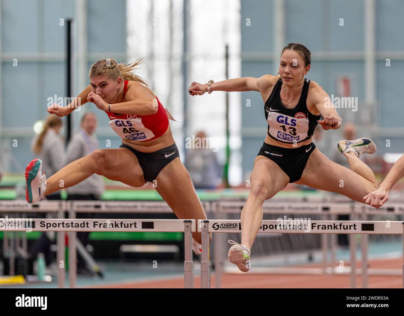 Lara Siemer (TSV Bayer 04 Leverkusen) und Marie Jung (Eintracht ...