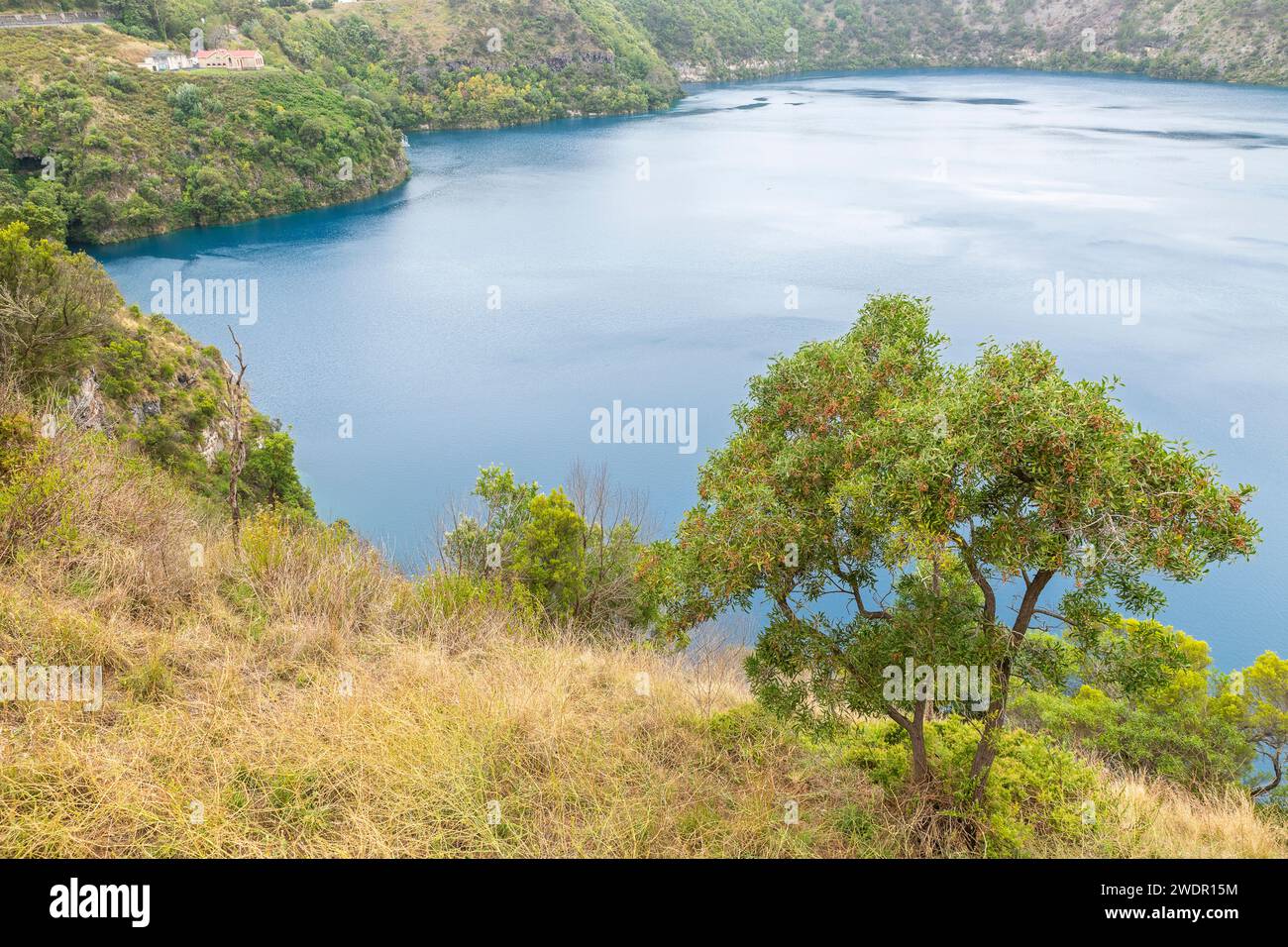 Blue lake wonder hi-res stock photography and images - Alamy