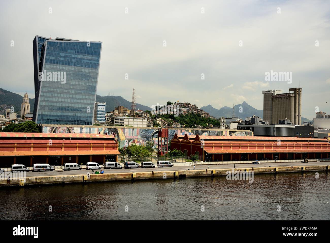 Favelas hi-res stock photography and images - Alamy