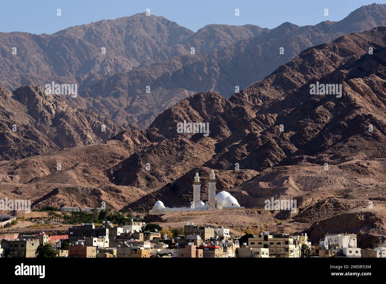 Sheikh Zayed Mosque, mountains, desert, Aqaba, Jordan Stock Photo - Alamy