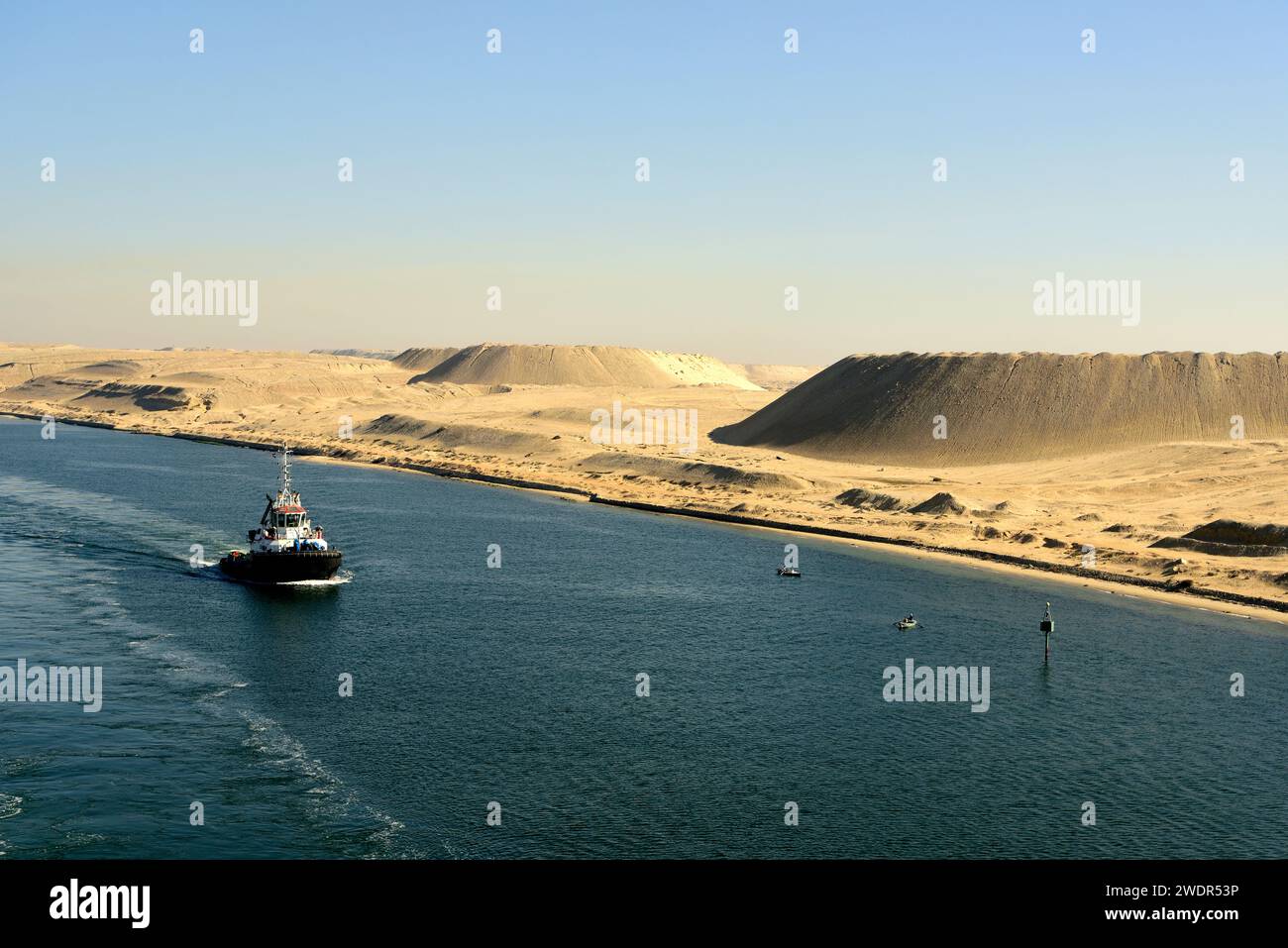 Suez Canal, Pilot boat, desert landscape, Egypt Stock Photo - Alamy