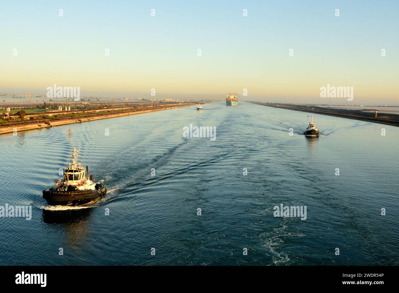 Suez Canal, vessel, pilot ships, Egypt Stock Photo - Alamy