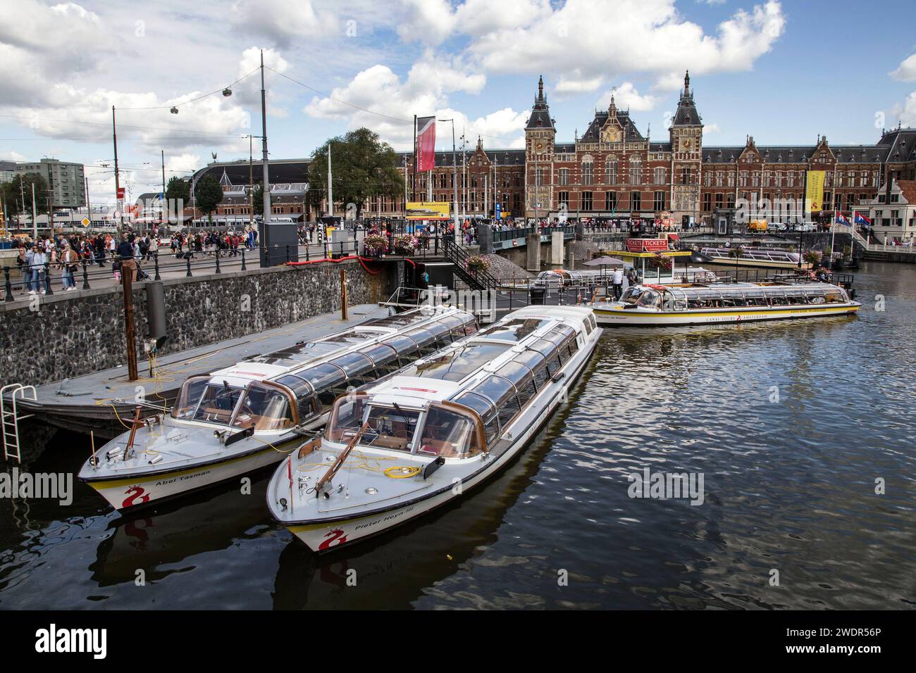 Amsterdam, ferry parking at the downtown docks Stock Photo - Alamy