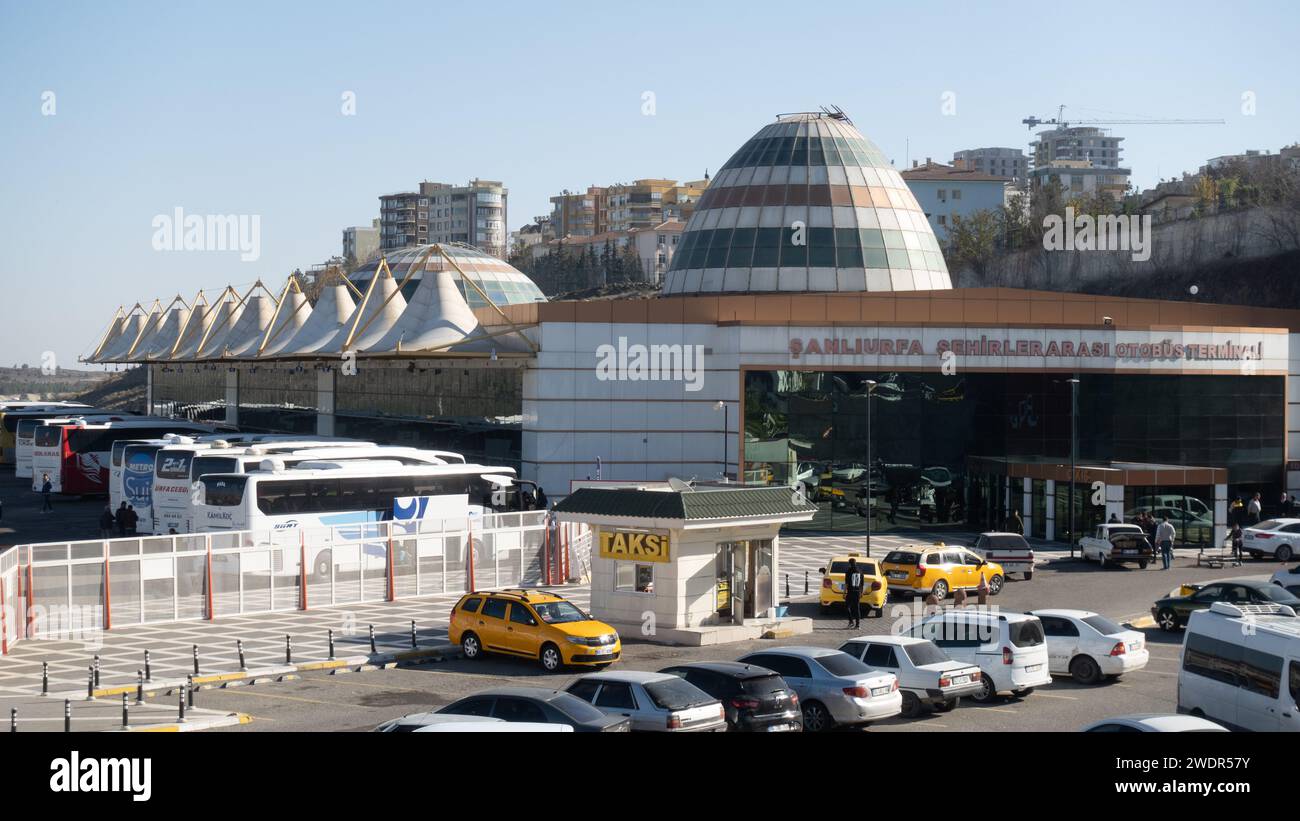 Bus stations hi-res stock photography and images - Alamy