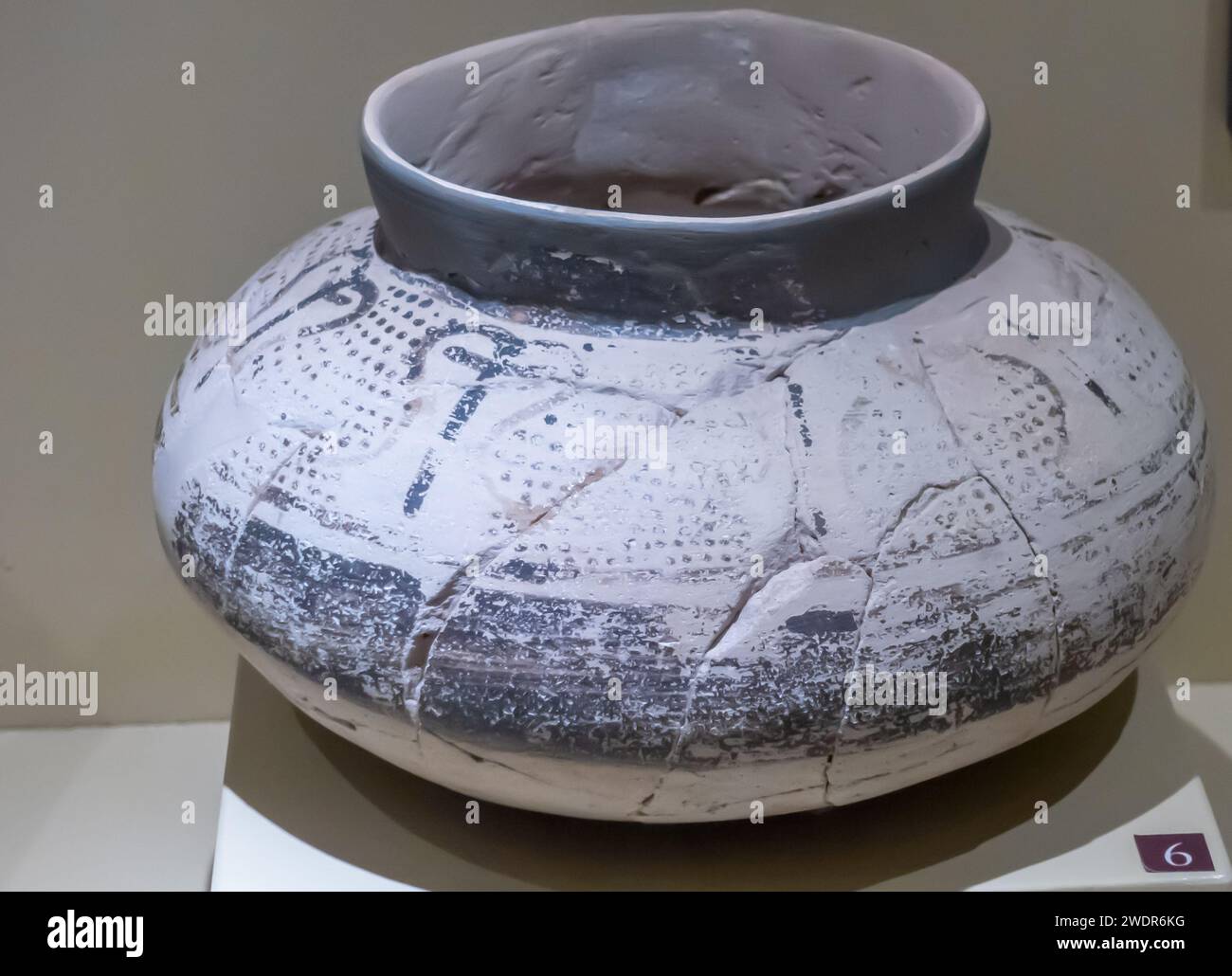 Pot, baked clay, Late Neolithic/ early Calcholitic age, Halaf period ...