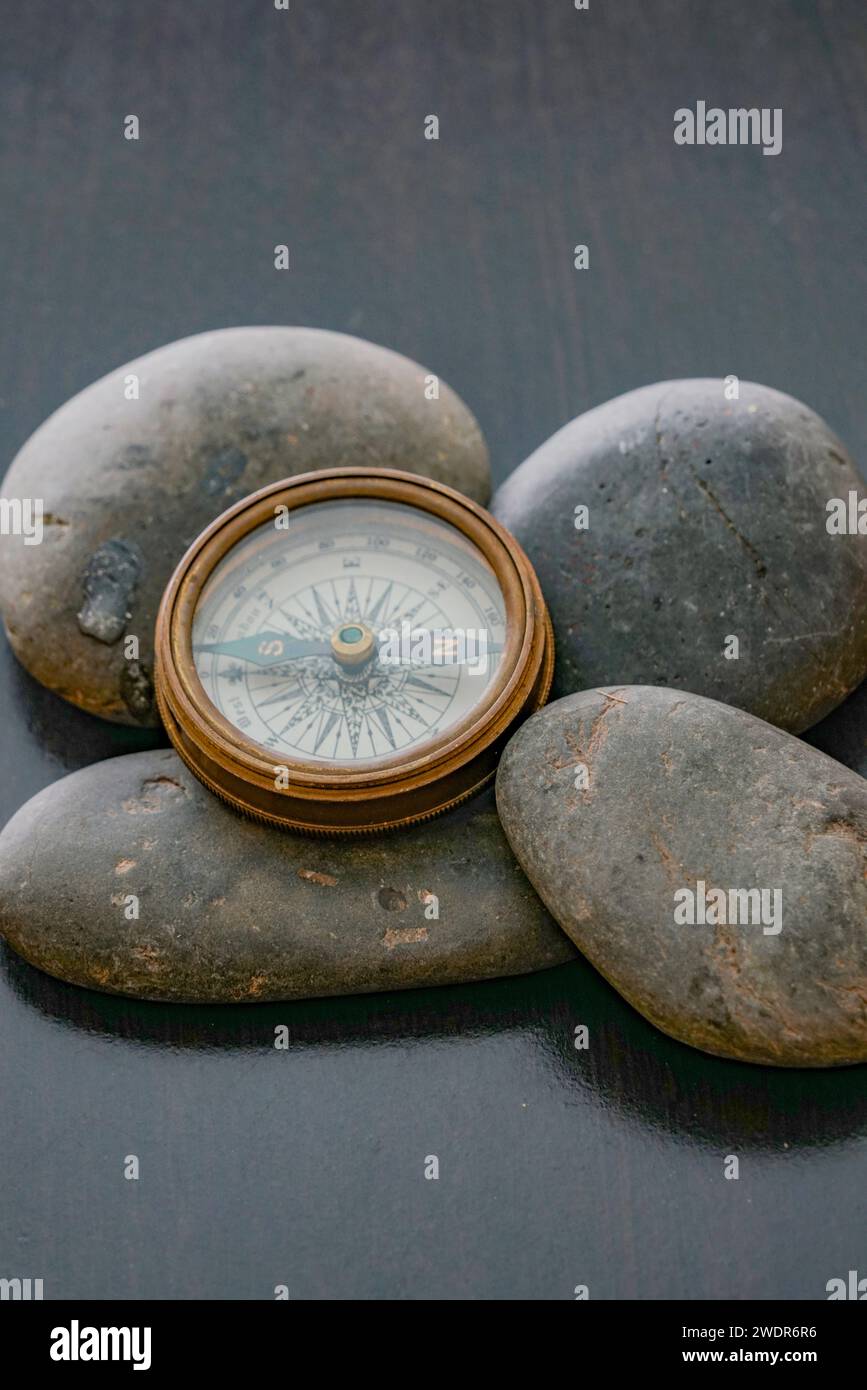 Antique brass compass on map hi-res stock photography and images - Alamy