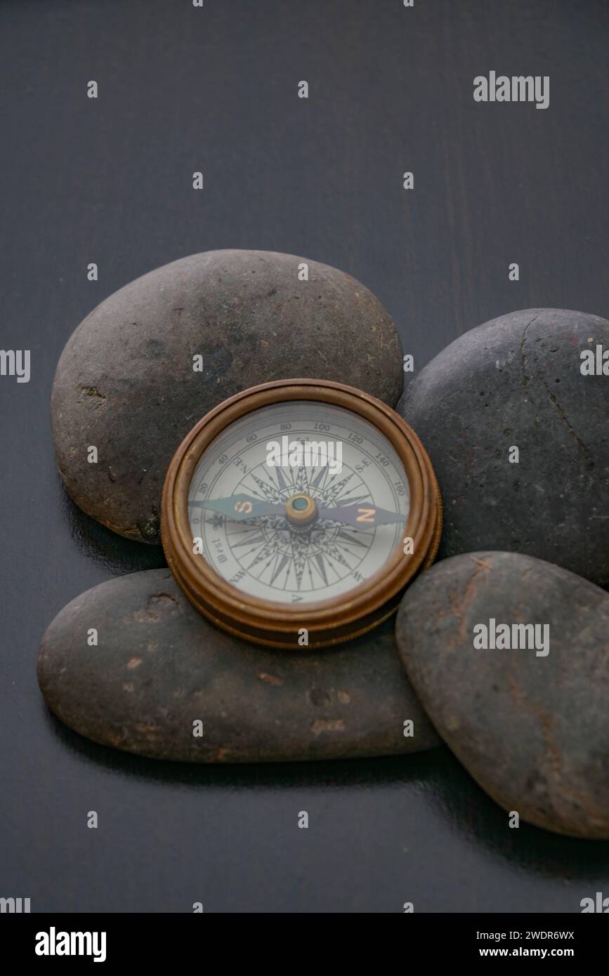 Antique brass compass on map hi-res stock photography and images - Alamy