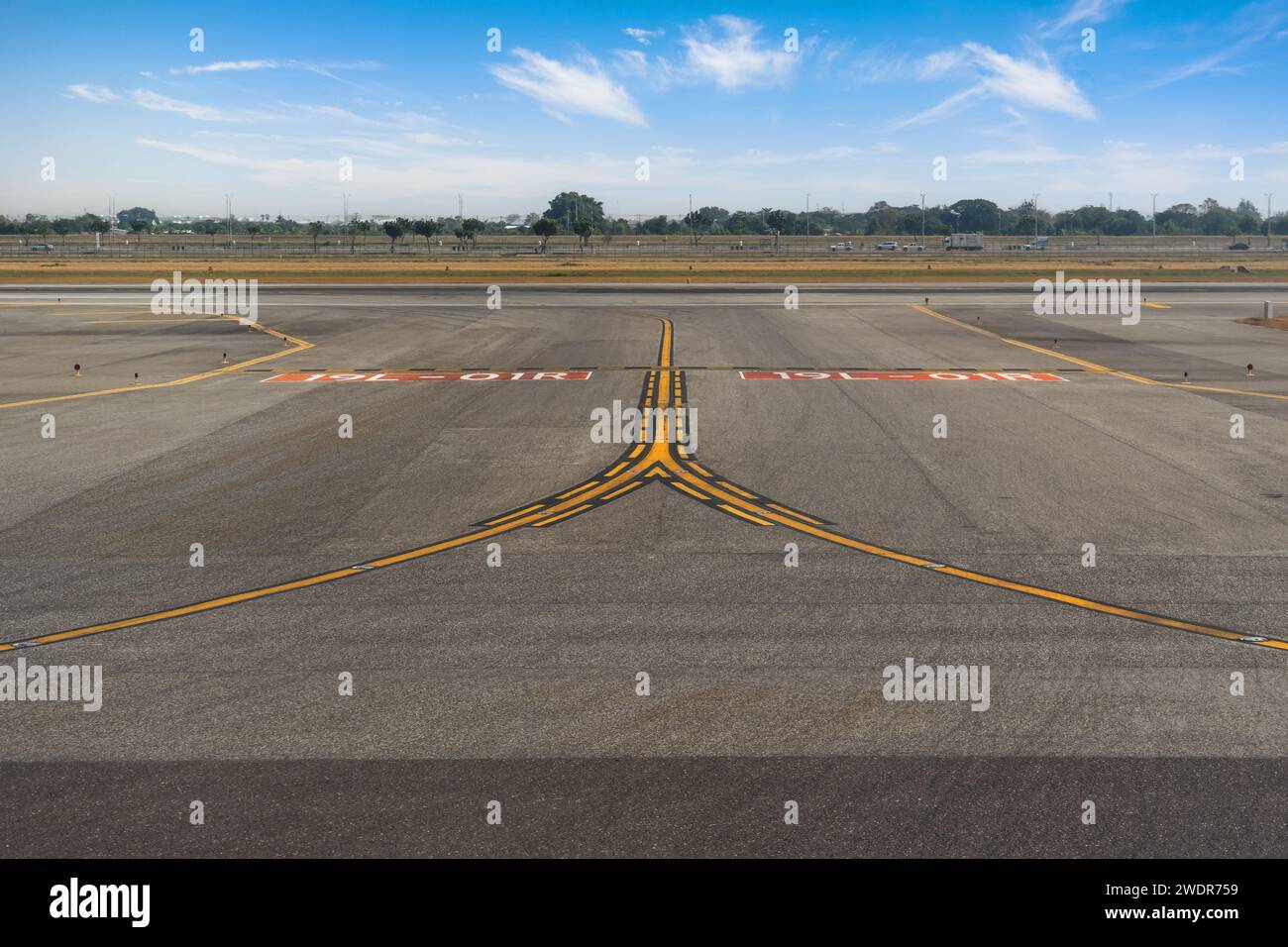 Airport Runway Taxiway Apron Airport Runway/Taxiway/Apron Line Marking