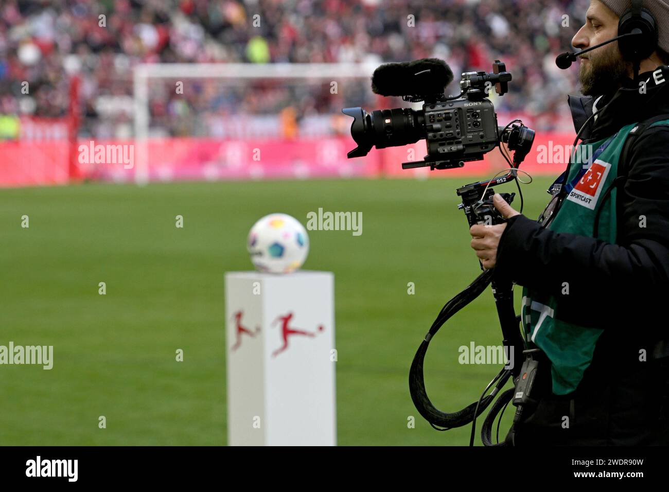Muenchen, Deutschland. 21st Jan, 2024. Fussball; Spieltag 18; 1 ...