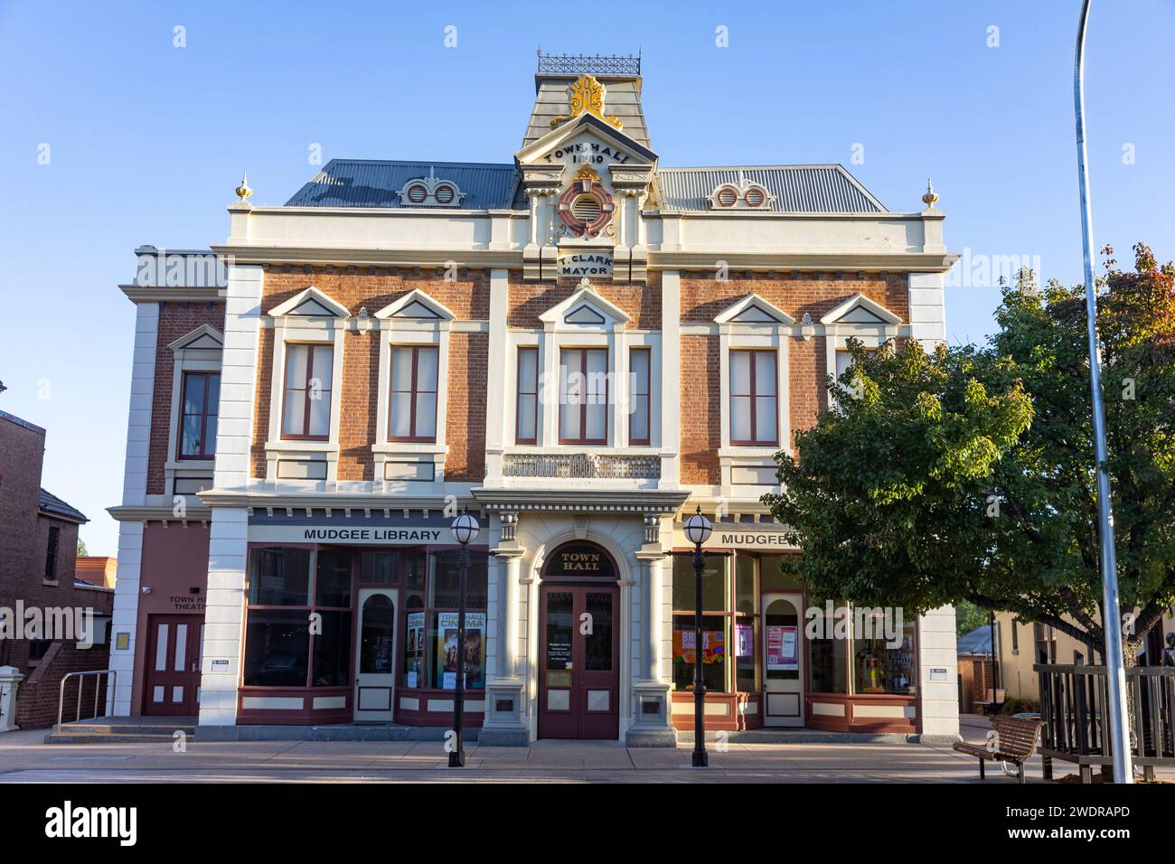 Mudgee town centre and the historic town hall building on market street ...