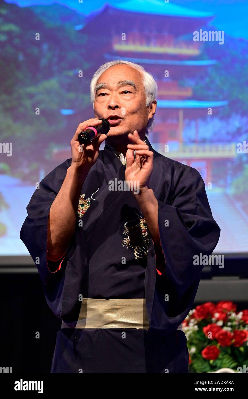 Takeo Ischi in der Musik-Show Edelweiss der Volksmusik im Bürgerhaus ...