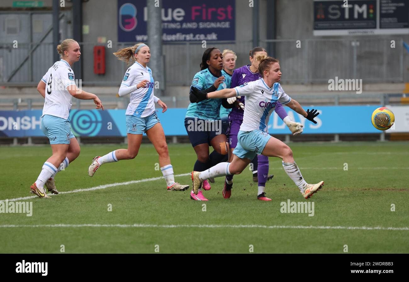 L-R Danielle Carter of London City Lionesses and Felicity Gibbons of ...