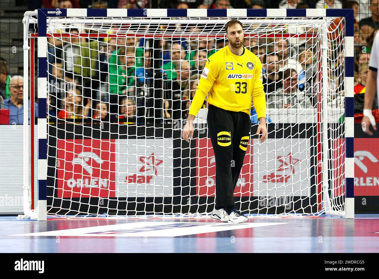 Handball torwart hi-res stock photography and images - Alamy
