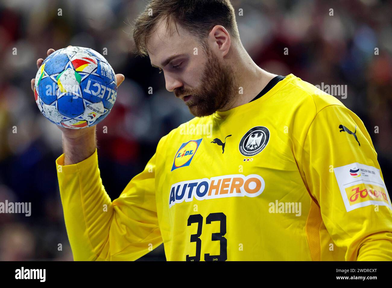 Handball torwart hi-res stock photography and images - Alamy