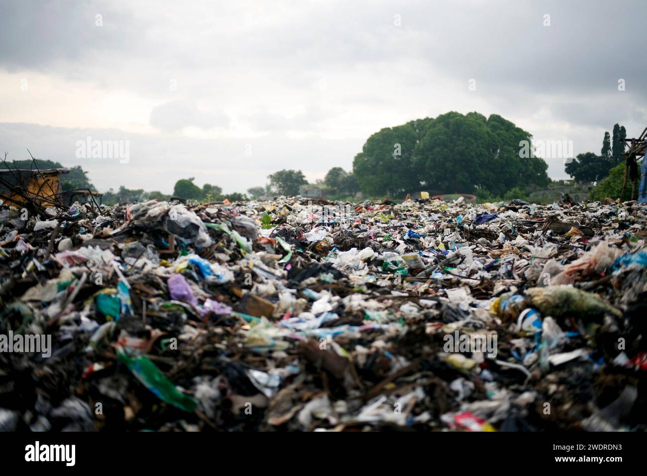 Rubbish refuse recycle landfill environment hi-res stock photography ...