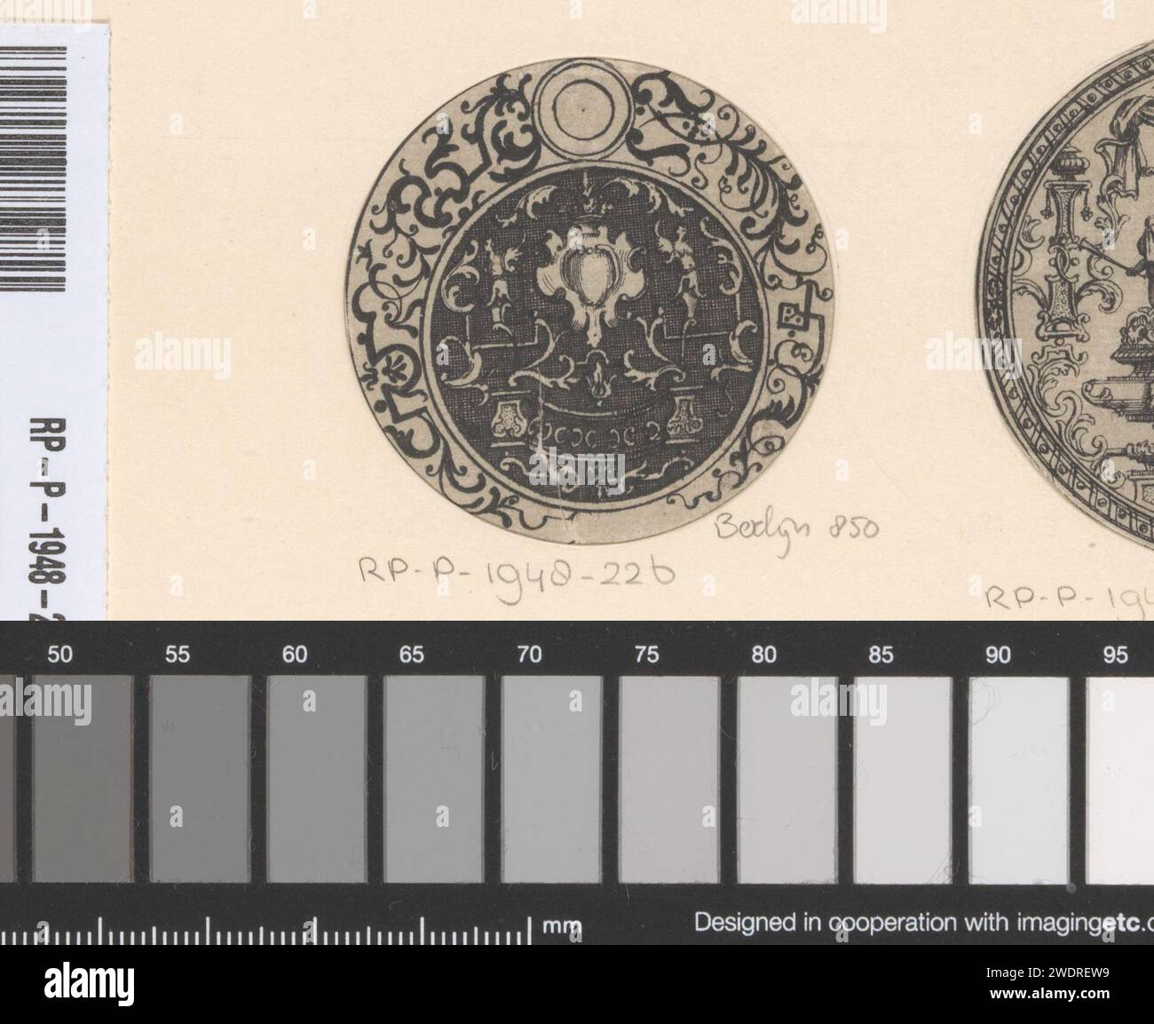 Rocaille cartouche surrounded hi-res stock photography and images - Alamy