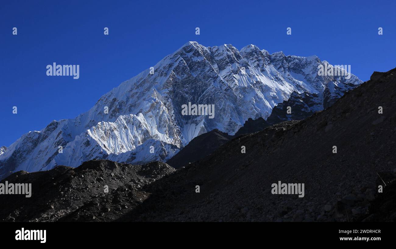 Nuptse and south face hi-res stock photography and images - Alamy