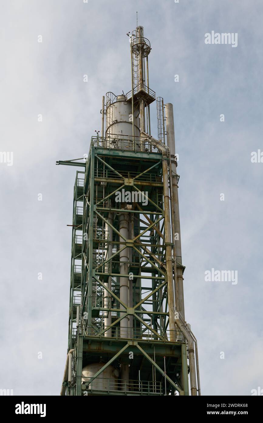The refining tower hi-res stock photography and images - Alamy