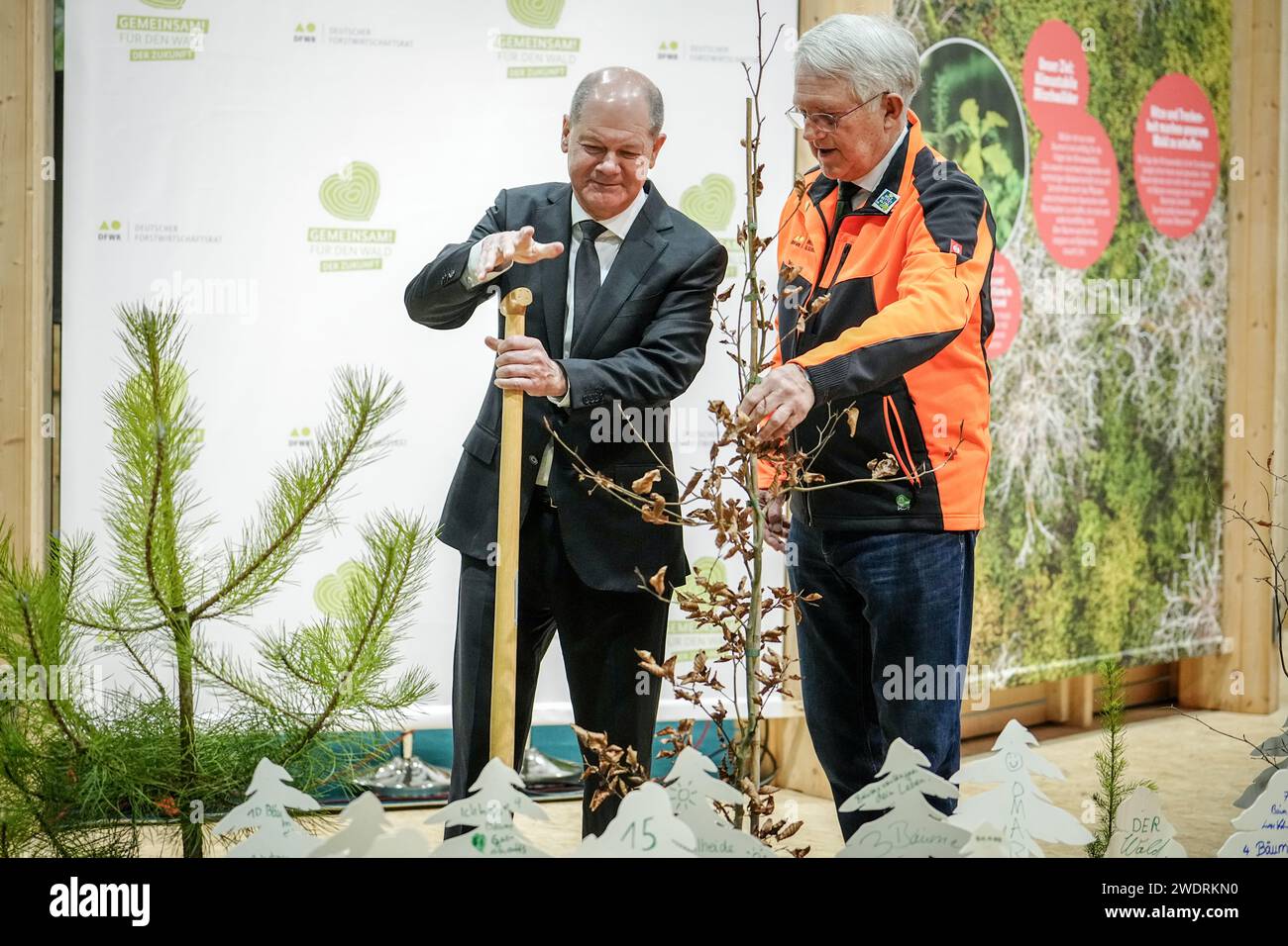 Berlin, Germany. 22nd Jan, 2024. Federal Chancellor Olaf Scholz (SPD, l ...