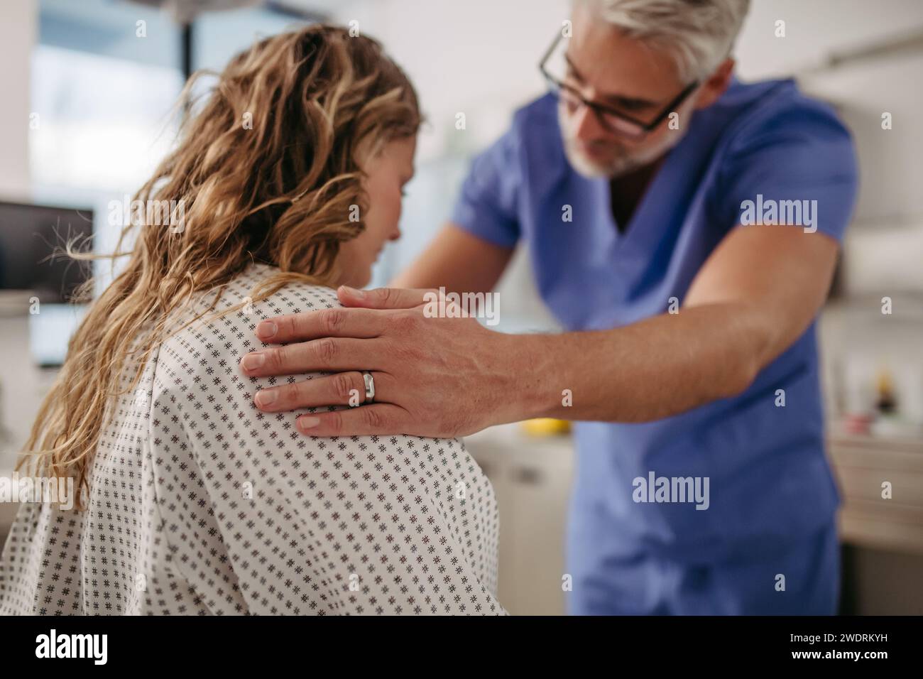 Doctor analyzing explaining mri scan hi-res stock photography and ...